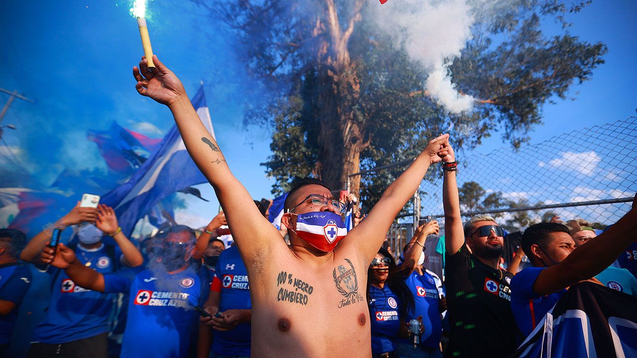 La llegada de Cruz Azul al Estadio Azteca fue la locura; motivación a ...