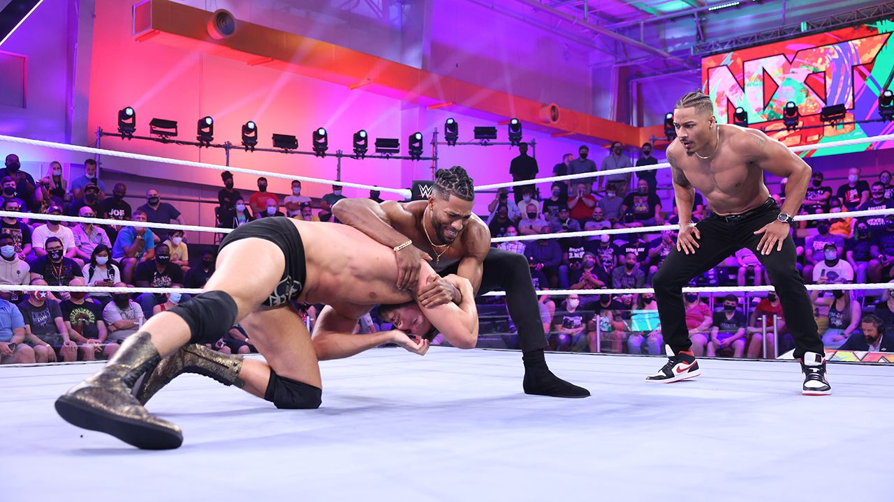 NXT estrenó nueva imagen multicolor