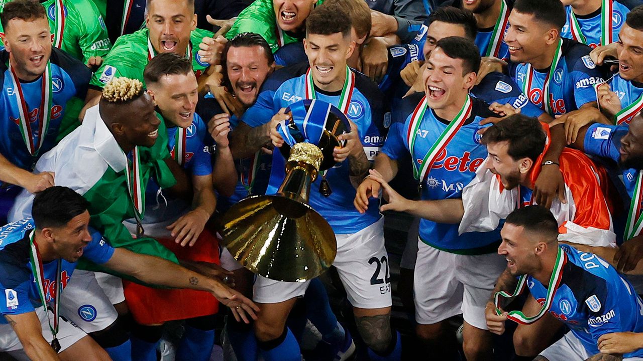 Hirving 'Chucky' Lozano gozó en grande la fiesta del Scudetto