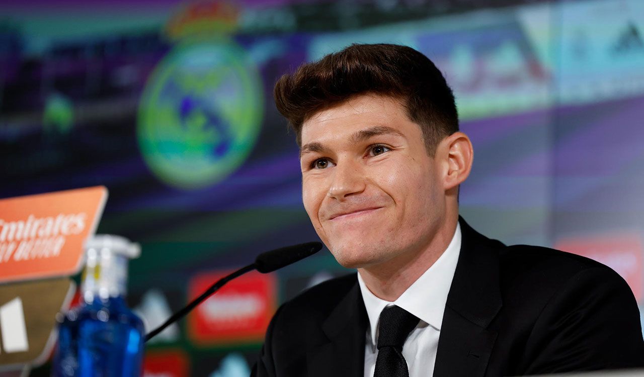 Así fue la presentación de Fran García, primer refuerzo del Real Madrid