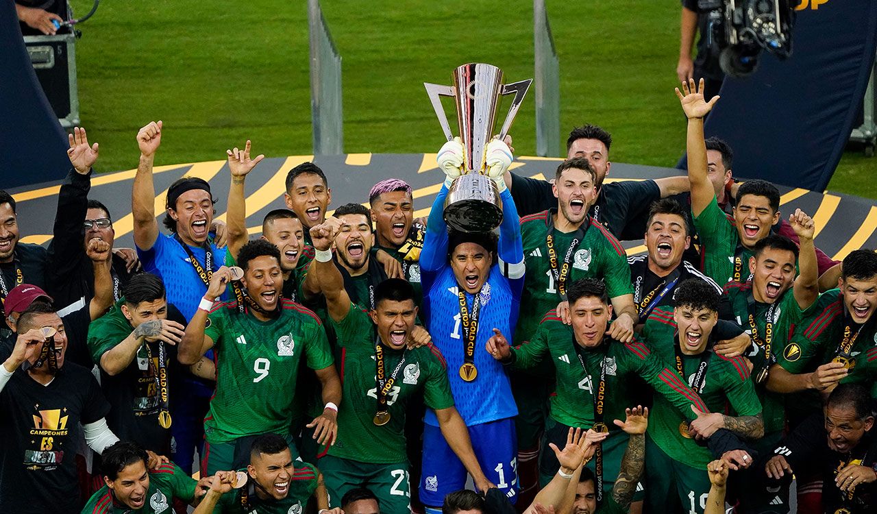 El Tri presume al viento su Copa Oro número 12