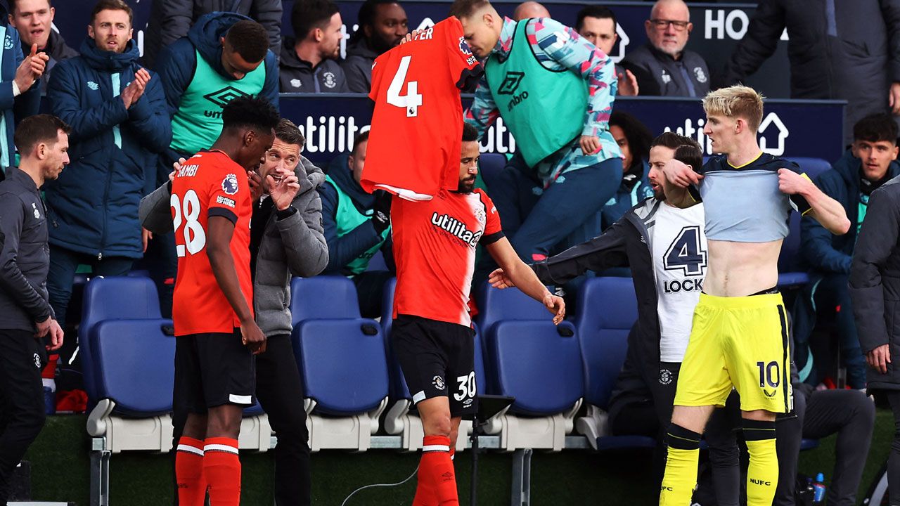 La victoria de Luton Town con dedicatoria a Tom Lockyer