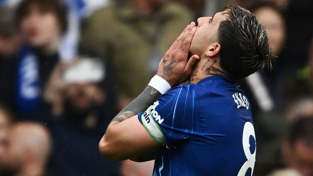 Chelsea tropezó ante Ipswich y perdió el cuarto lugar de la Premier League