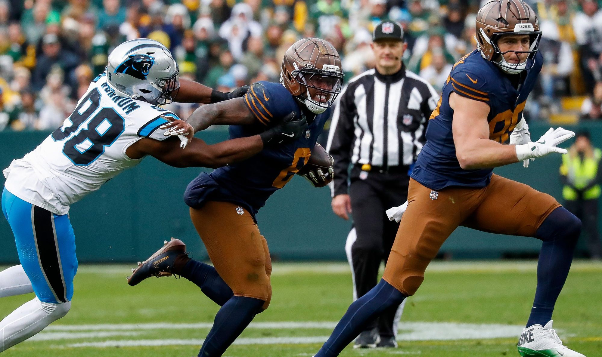 El uniforme retro no les trajo fortuna a los Packers